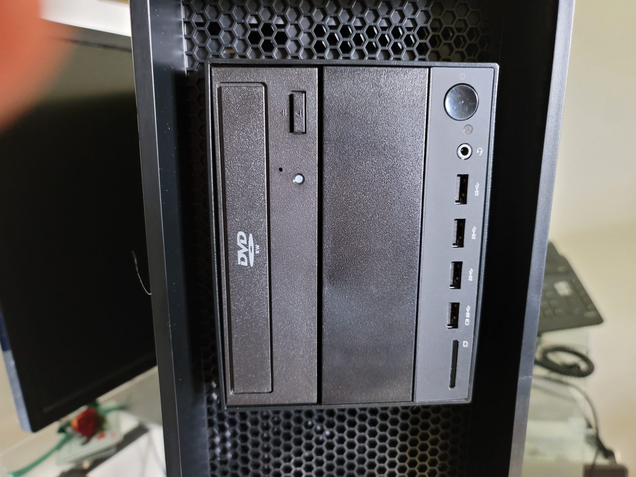 Hands-On Review: Lenovo ThinkStation P520 Workstation – Technical Fowl